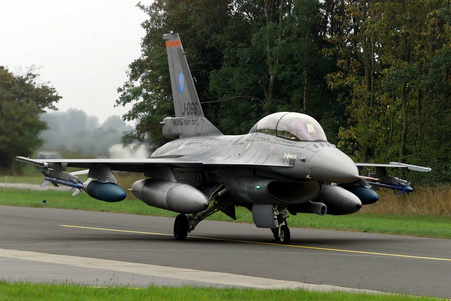 F-16 Orange Jumper - Nationaal Militair Museum