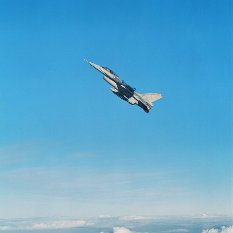 F-16 Orange Jumper - Nationaal Militair Museum